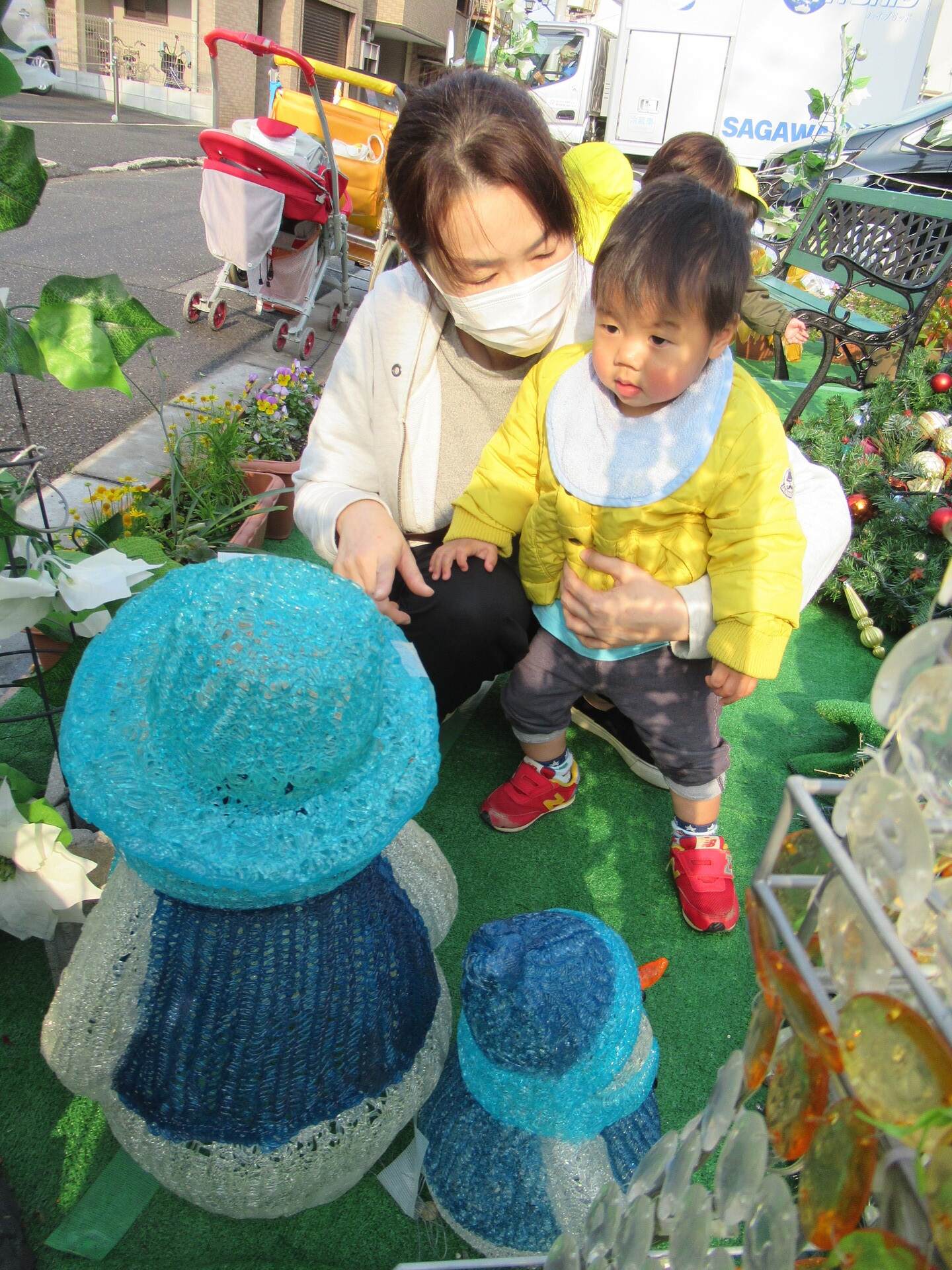 ひよこぐみ クリスマス飾り見に行ったよ♪: NPO法人きらりっこ ぷちはうすキララ保育園