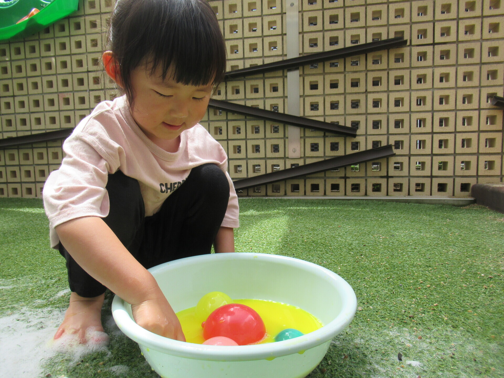 ぞうぐみ☆感触あそび: NPO法人きらりっこ ぷちはうすキララ保育園